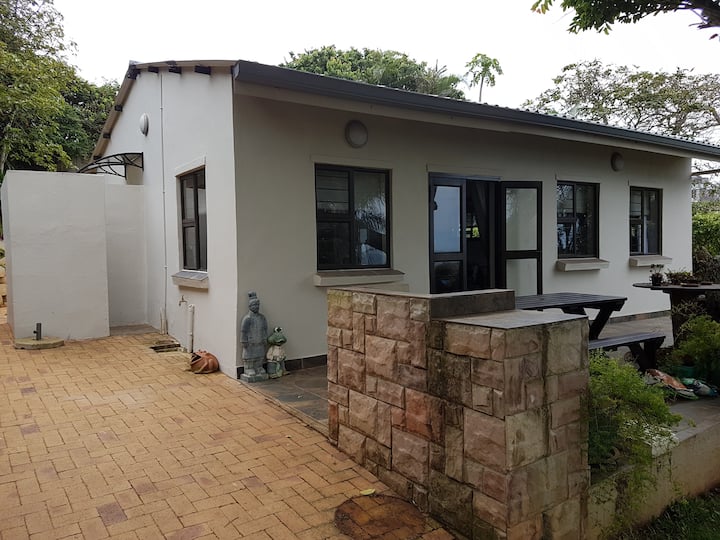 2 Bed Cottage With Sea Views And Lovely Gardens - Dolphin Coast
