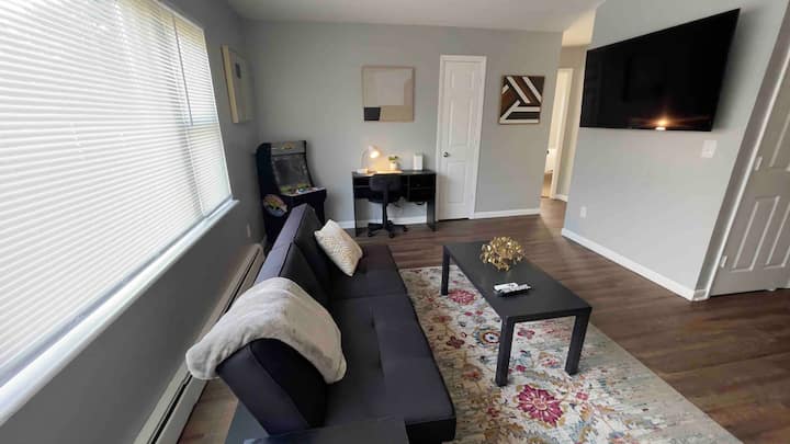 Function, Fun, Fantastic! Quality & Clean Reno 2br - Fort Wayne, IN