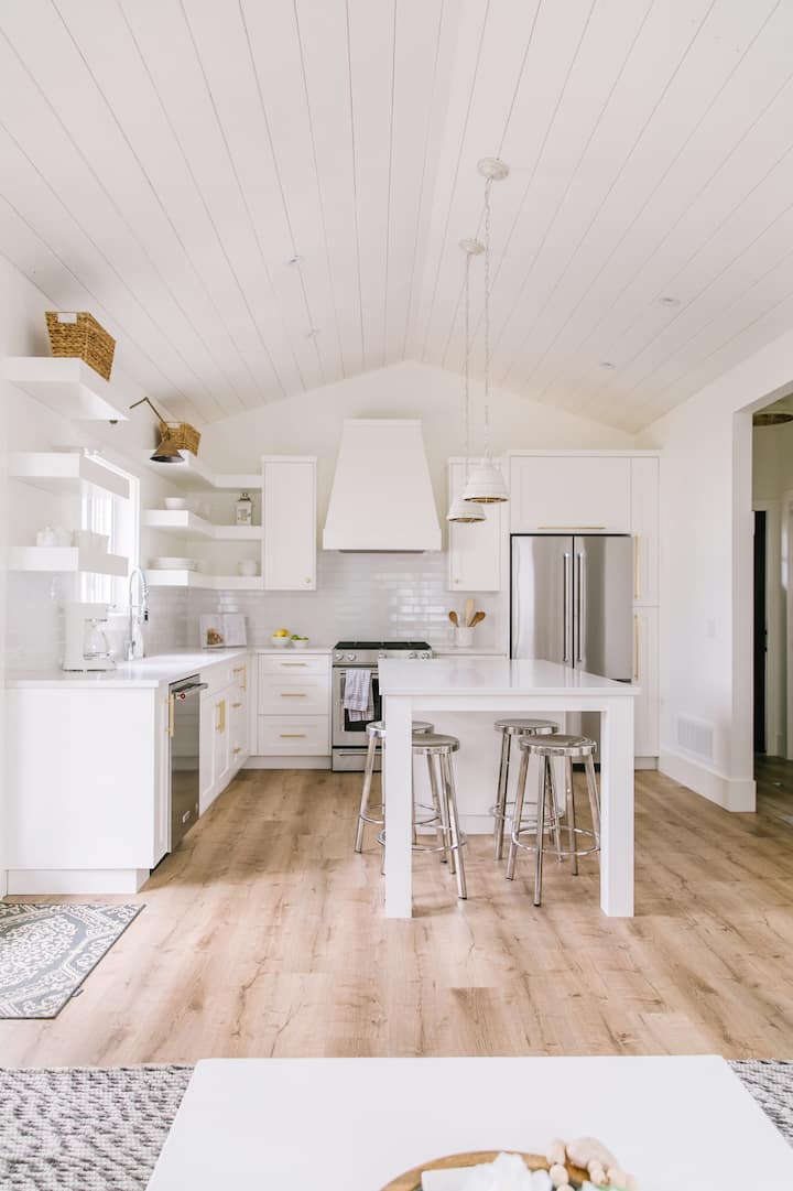 Charming 2 Bed/2 Bath House Close To Kghospital - Kelowna