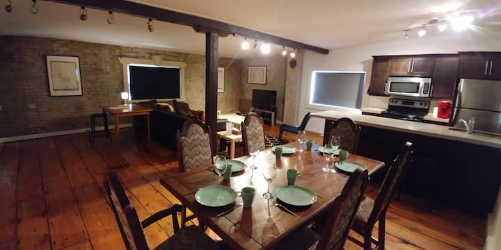 The Carriage House,  A Cool Place In The Village - Winnipeg
