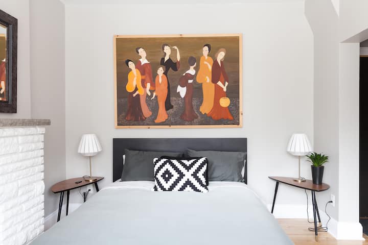 Charming Riverdale Studio (Monthly Rental) - Toronto