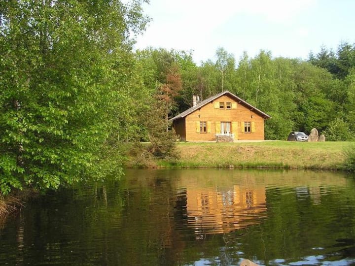 Le Chalet Du Trappeur Au Bord D'étangs, Barque. - Lac des Settons