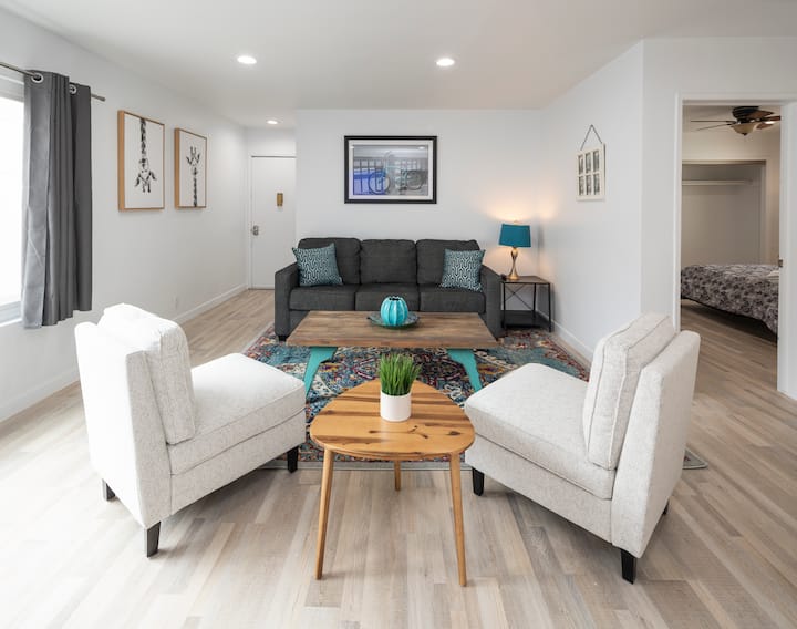 Sunny & Spacious 3 Bed - 20 Second Walk To Beach! - Santa Mónica, CA