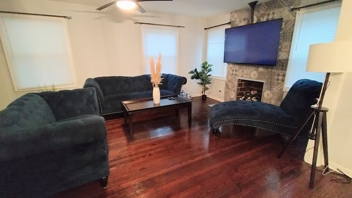 Hot Stay By Tyler P Studio, Spellman, Benz Stadium - Atlanta