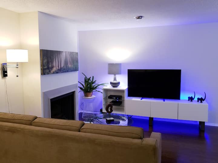 Remodeled Unit. Modern, Minimalist & Elegant. - Highland Park, TX
