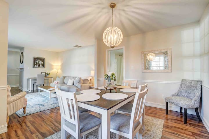 Home In The Woods: Dogs, King Beds, Fire Pit! - Charlotte, NC