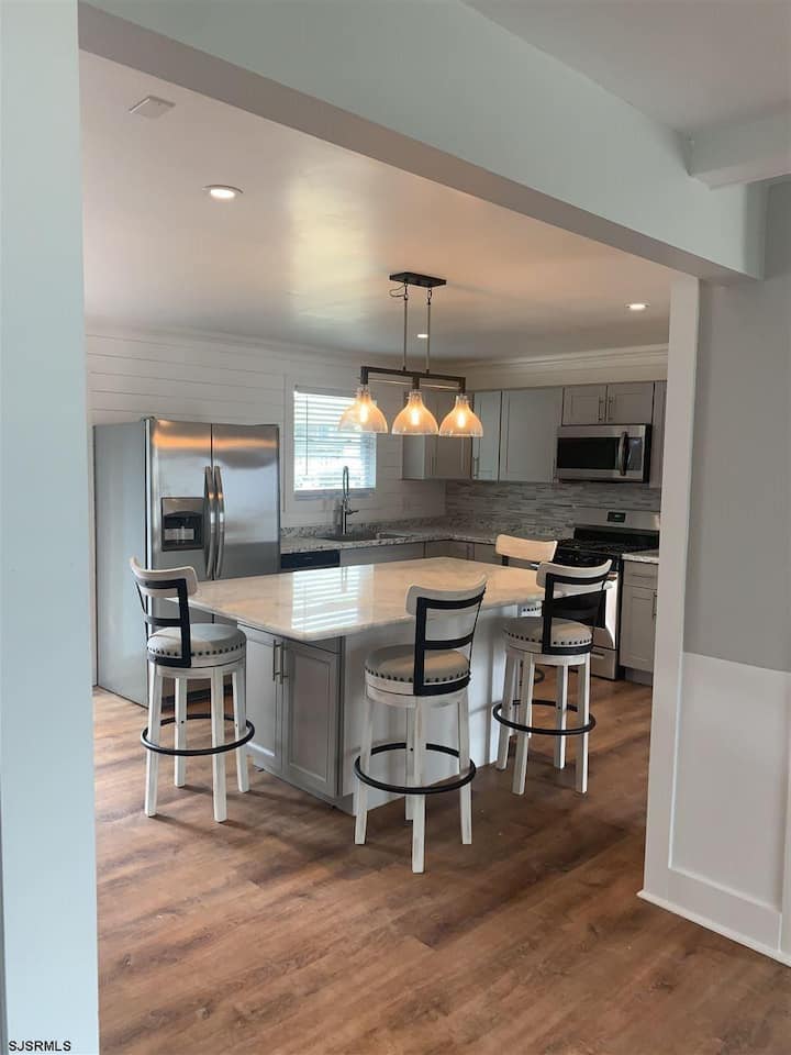 Bay Views 3 Blocks To Beach - New Bedroom Layouts! - Brigantine, NJ