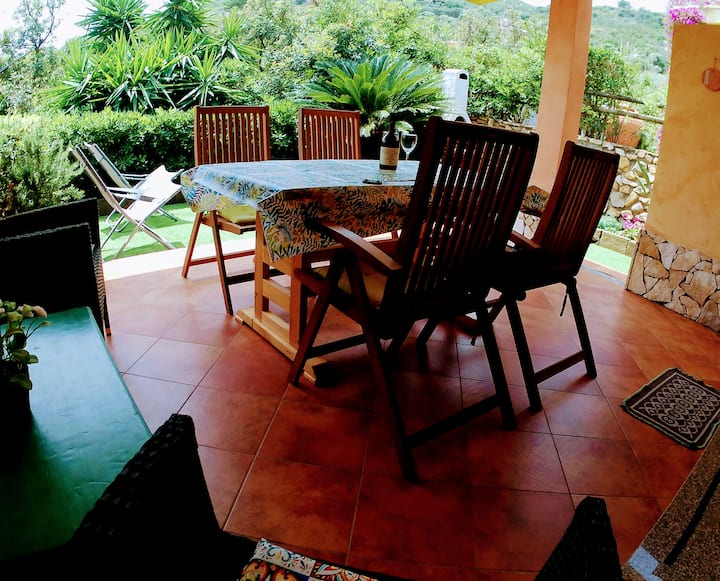 Ferienhaus Costa Rei Für 1 - 4 Personen Mit 2 Schlafzimmern - Ferienhaus - Costa Rei