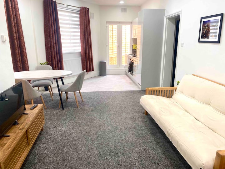 Spacious 3 Bedroom Bungalow In East London - Greenwich