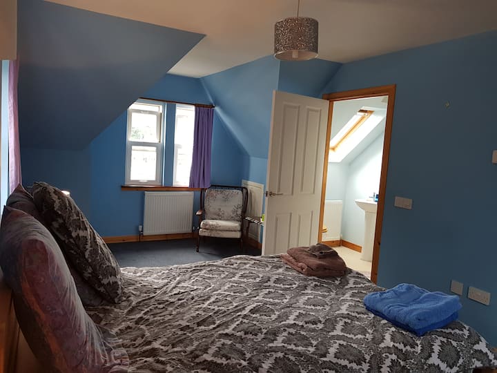 Harbour Cottage, Tarbert. Room 1 -  Ensuite Shower - Tarbert
