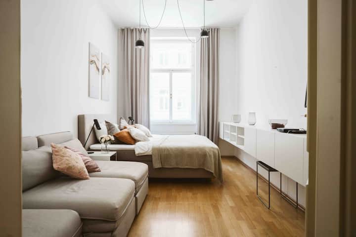75m² Lovely & Stylish   2bd Apt With 2 Bathrooms - Praga