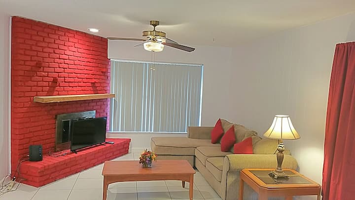 Comfy 1-br, Kitchen, Pool, Netflix/disney+ Unit - Little Lake Laurie, Heathrow