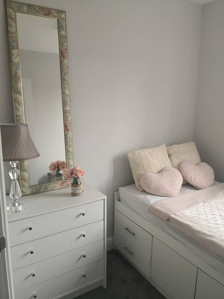 Stansted Mountfitchet Holiday Rentals & Homes - England, United Kingdom ...