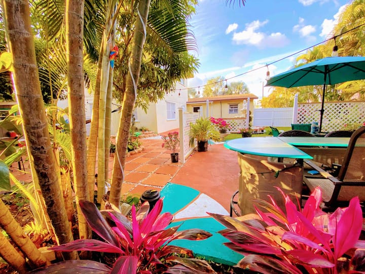 ❄️ Ms. Marriott’s Oversize Lux Suite. - Zoo Miami, Miami