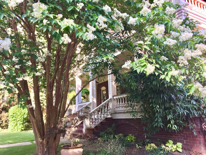 Large Private Suite In Southern Gothic Mansion - Raleigh, NC