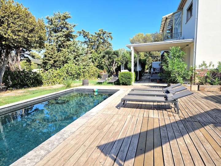 Dans Villa Avec Piscine : Charmant Appartement Rdj - Agay