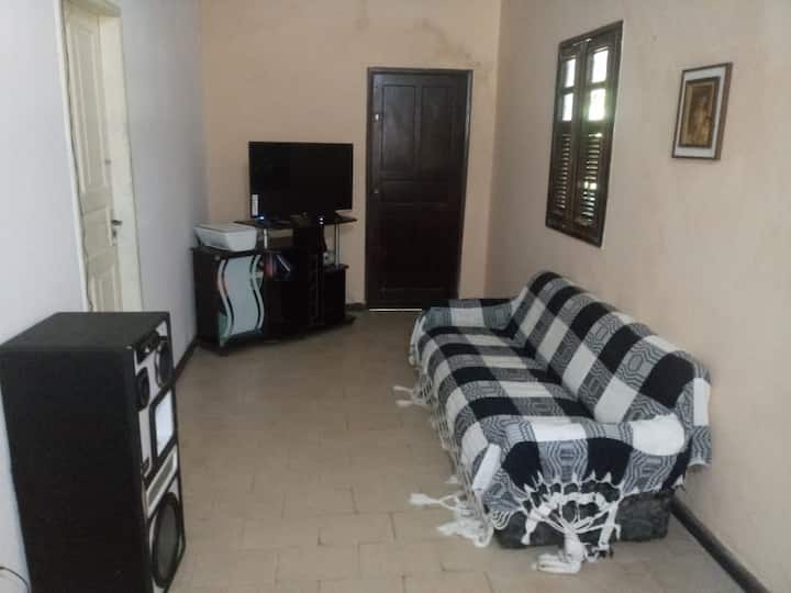 Quarto Família Em Ilhéus Com Banheiro Privativo - Ilhéus
