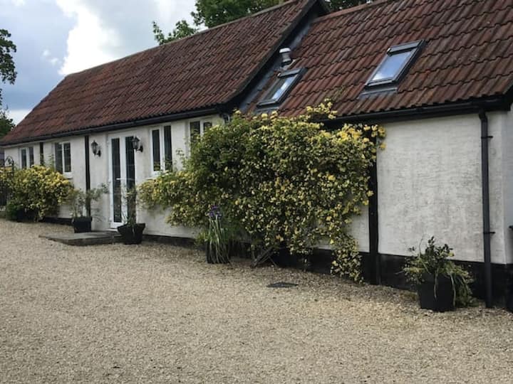 Stunning Barn Conversion-jacuzzi & Pool - Somerset