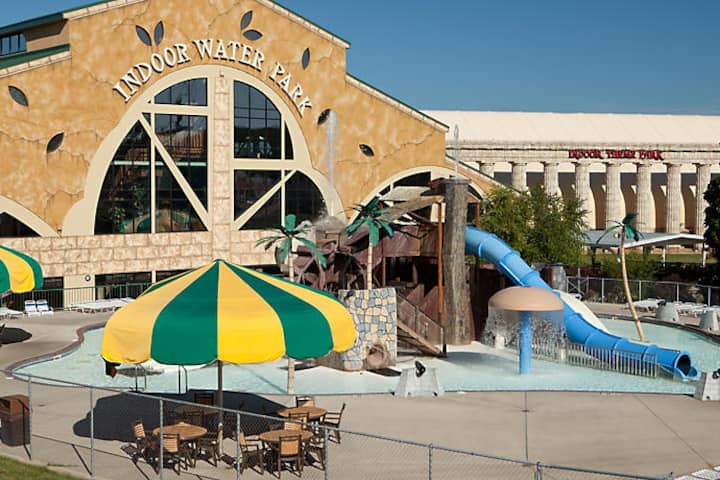Mt. Olympus Waterpark - 2br, 1ba Villa - Wisconsin Dells, WI