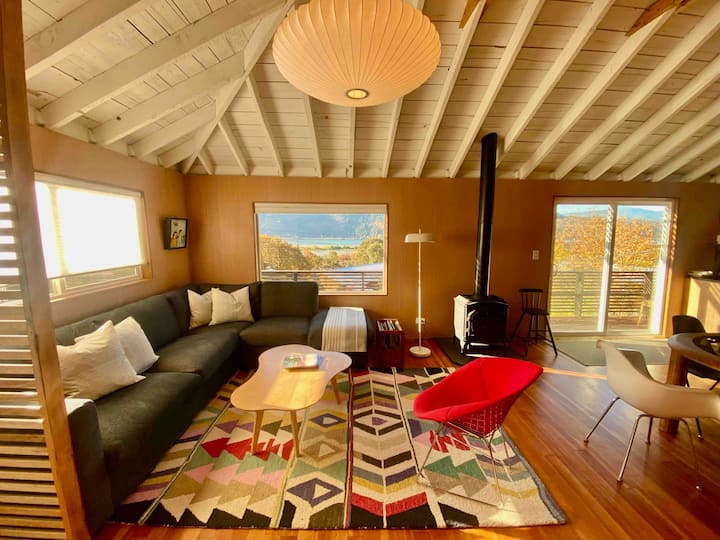 Bingen House 4 - Gorgeous Gorge Views - Stocked - White Salmon, WA