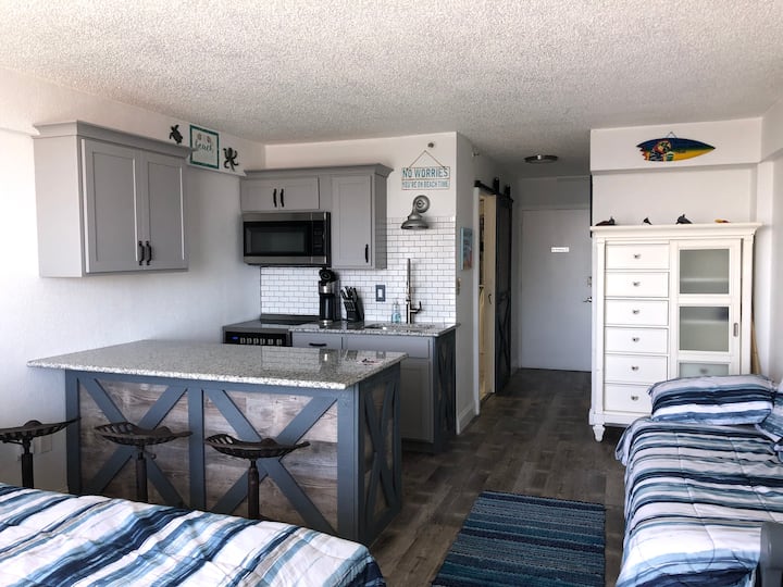 Beautiful Ocean View Condo - Daytona Beach, FL