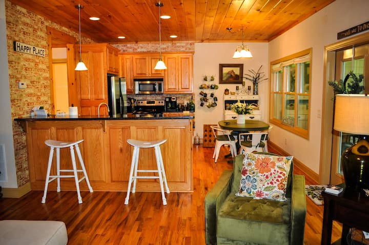 Happy On The River 2 Master Suites - Helen, GA