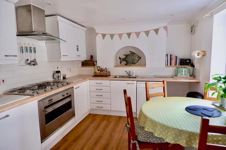 Footsteps From The Town & Parks (+ Hamper/parking) - Cotswolds