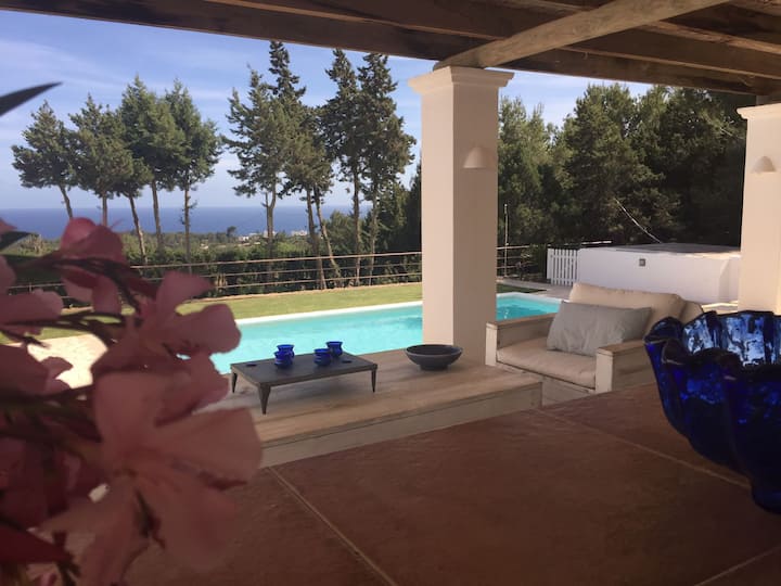 Ideal Location, Seaview & Great Pool In Es Cubells - Ibiza