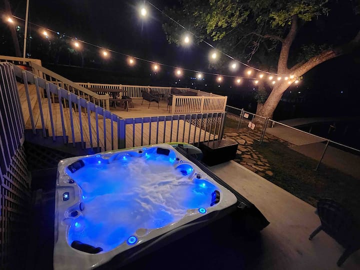 Lake House W/ Hot Tub + Fire Pit - 紐瓦克