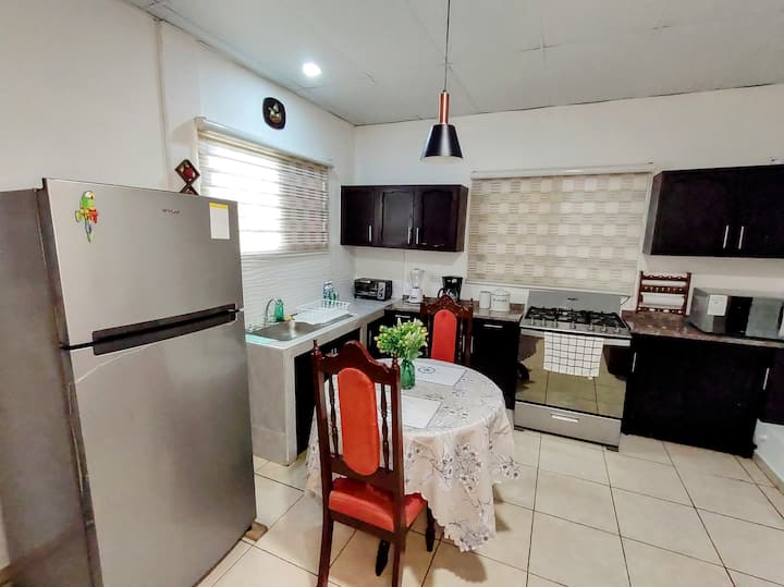 Alojamiento Céntrico En San Salvador. - San Salvador