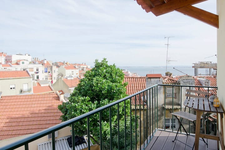 Sunny And Historical With River View - Penha de França