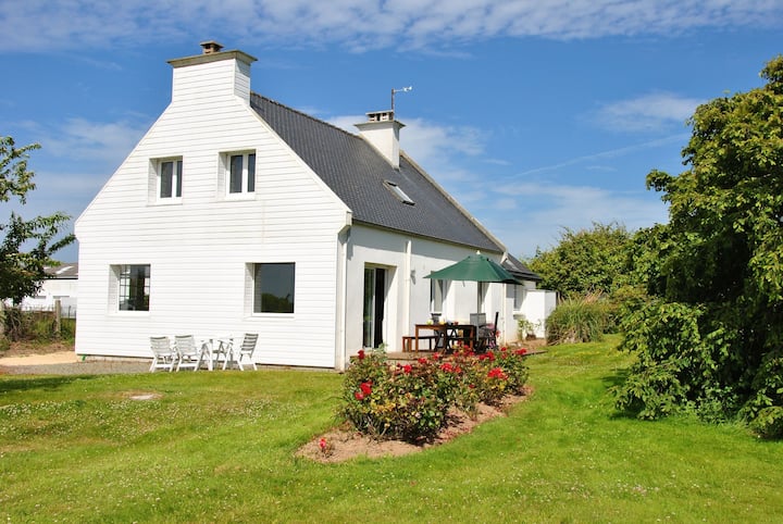 Rustig En Ruim Huis Met Een Zeer Grote Tuin In Een Landelijke Omgeving - Locquirec