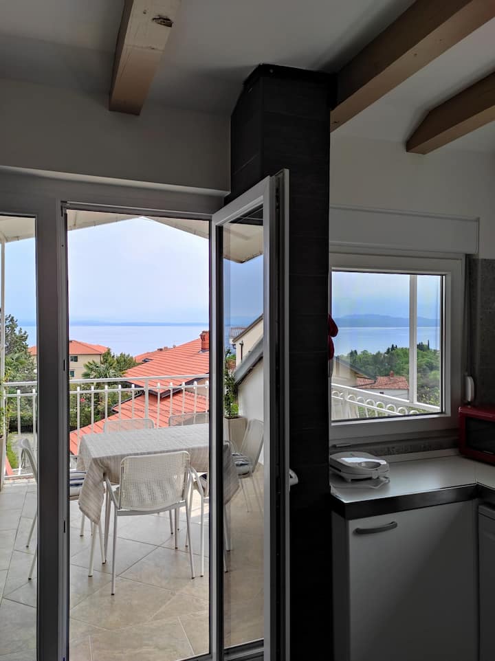 Prelijep Stan+besplatan Parking U Sklopu Smještaja - Opatija