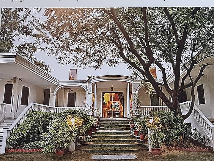 Rajasansi House Jaunapur, Chattarpur - Luxury Farm - Punjab