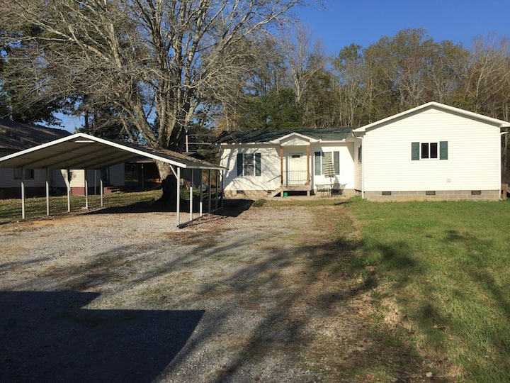 Mid Lake & Located Less Than .2 Mi From The Boat Ramp! Covered Parking W/ Power. - Alabama