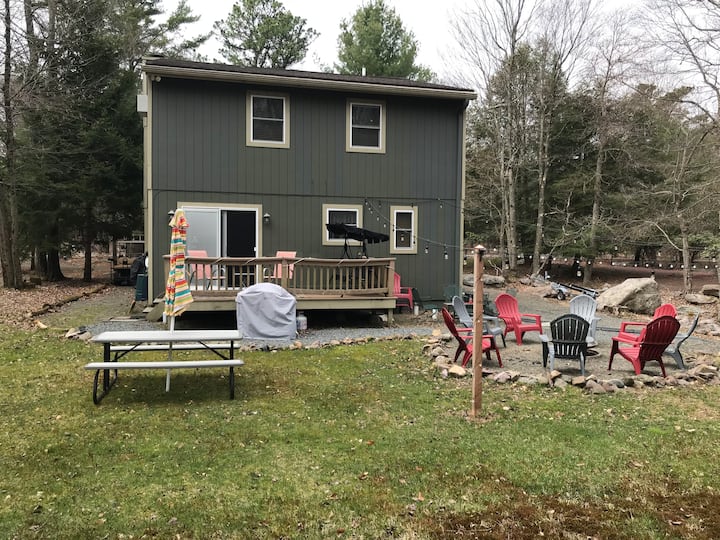 Four Part
Harmony ~ Short Walk To Lake Harmony! - Lake Harmony