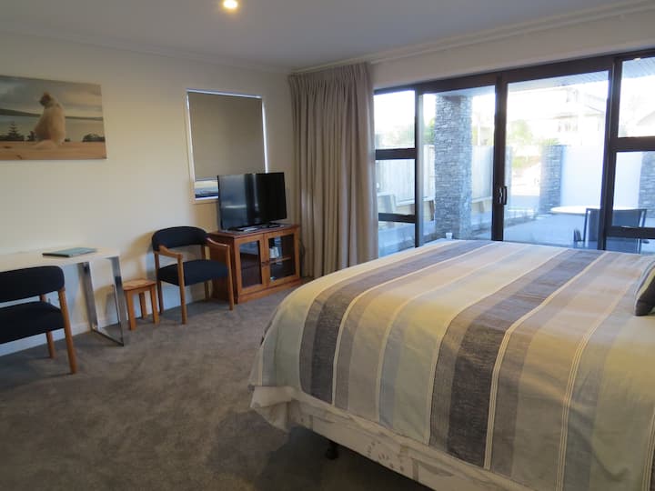 Seas The Day - Executive Bedroom With Ensuite - Mount Maunganui