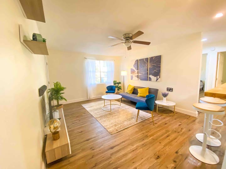 Basic 2br Apt, 10 Mins To Downtown - Neyland Stadium Knoxville