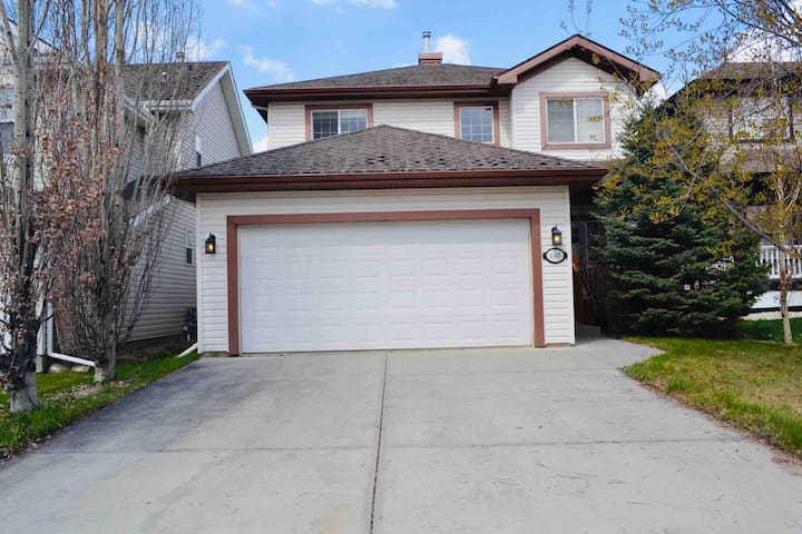 West Edmonton Spacious Executive Home - Edmonton