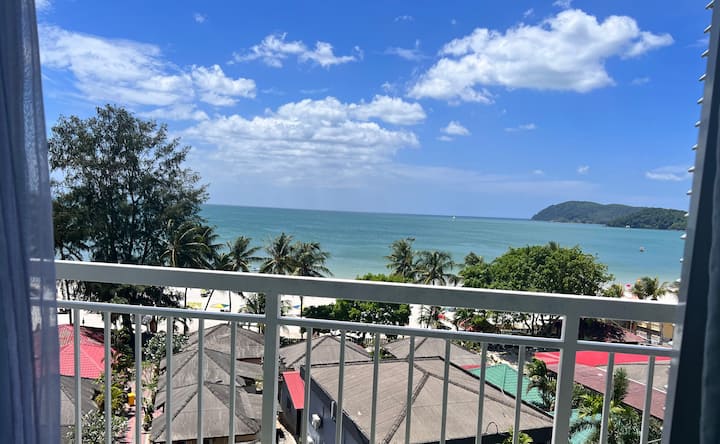 Breakfast & Seaview (4-5pax) Cenang Beach Langkawi - Pantai Cenang