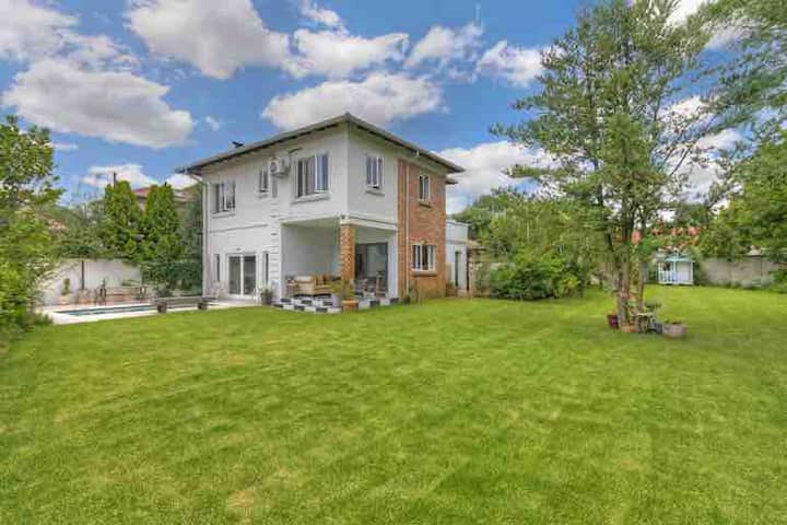 Private  & Tranquil 3 Bed Family  Home - Sandton