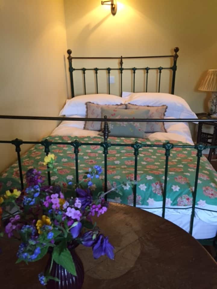 Charming Rooms In Rural Barn - Alton