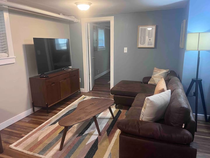 Totally *New* Downtown Cheyenne 1-bedroom - Cheyenne, WY