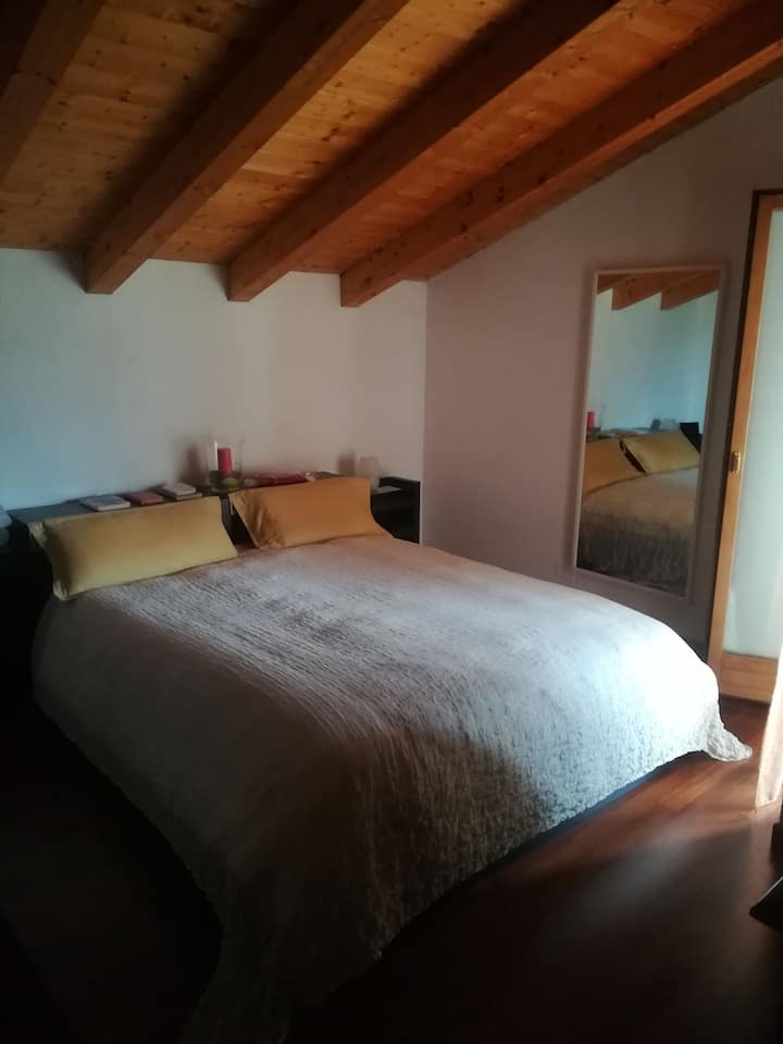 Stanza Matrimoniale In Villa - Ala