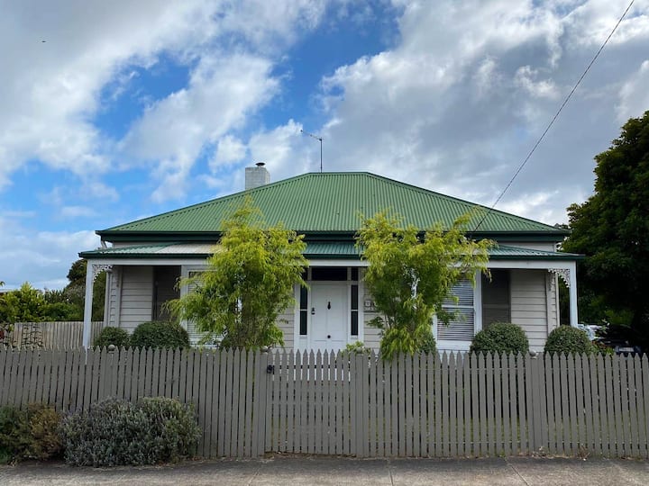 Gorgeous, Cosy Cottage... Inner City Location ! - Devonport