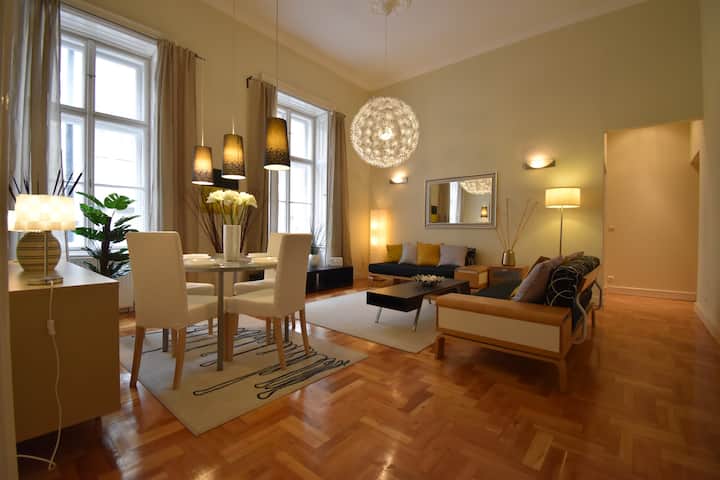 Beautiful Opera 3 Bedroom/ 3 Bathroom - Budapest