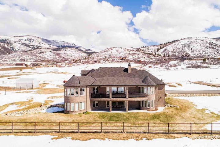 Mountain Home Near Park City - Indoor Sports Court - Kamas, UT