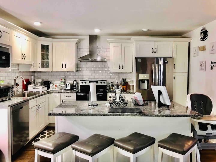 Cozy Elegant Corporate Getaway! 2 Bed/2 Bath Condo - Englewood, NJ