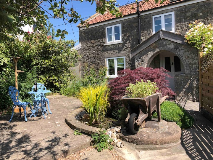 Pretty 2 Bed Cottage,own Patio & Spectacular Views - Cheddar