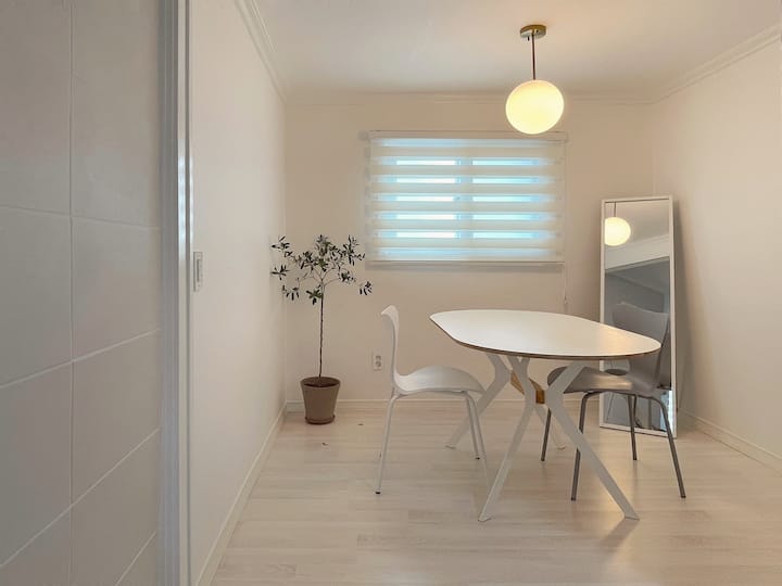 Next Door To Hongik Univ For Work+vacation - Seoul